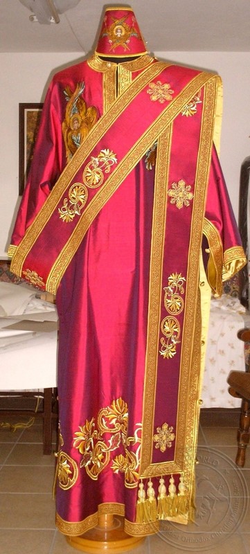 Dahlia with Exapteryga - Deacon Robe | OramaWorld.com